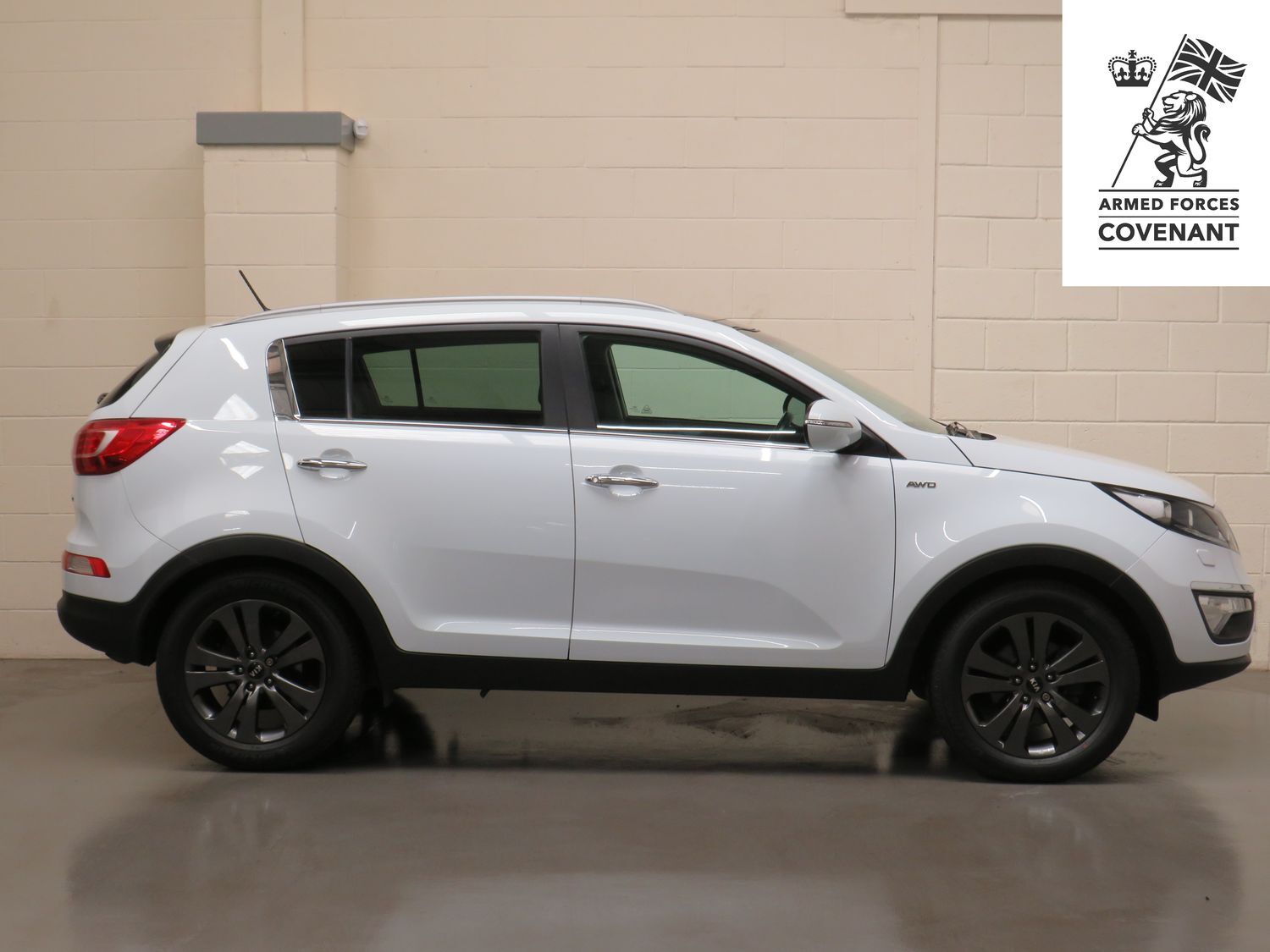 SOLD - Used KIA SPORTAGE 2013 White - In Stock | Arrow Motor Company ...